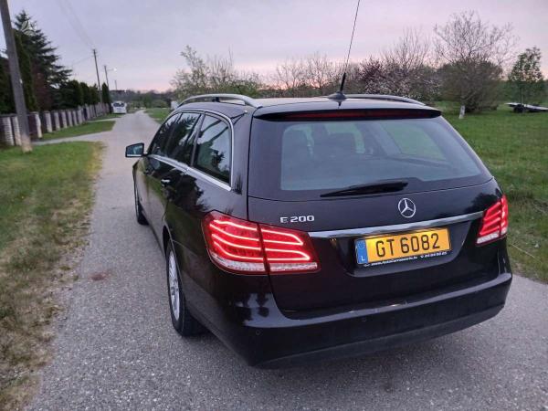 Black Mercedes-Benz e-200 2015 in Taurage, with an engine capacity of 2.14 L and mileage of 350 thousand km for 4800 €, photo 4 on AUTOMOTO.COM.LV
