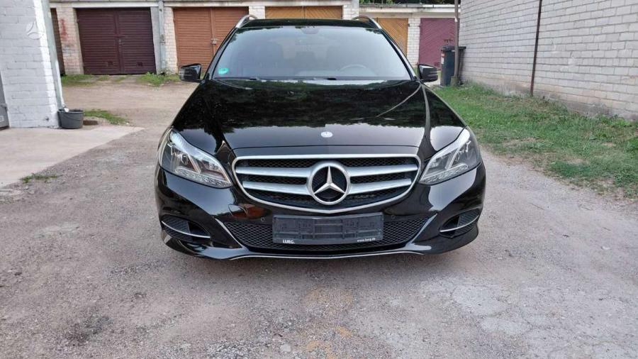 Melns Mercedes-Benz e-200 2015 Birštonas, ar dzinēja tilpumu 2.14 L un nobraukumu 315 tūkst. km par 6850 €, foto 3 vietnē AUTOMOTO.COM.LV
