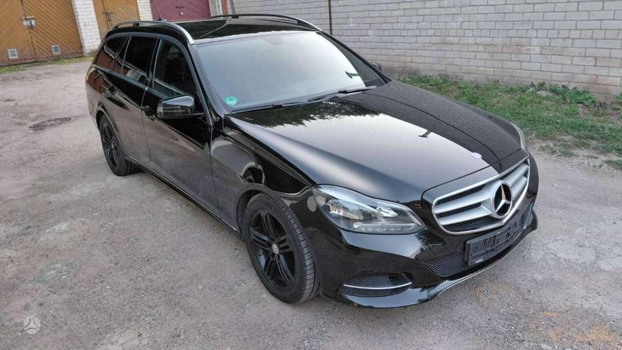 Melns Mercedes-Benz e-200 2015 Birštonas, ar dzinēja tilpumu 2.14 L un nobraukumu 315 tūkst. km par 6850 €, foto 4 vietnē AUTOMOTO.COM.LV