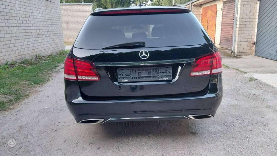 Melns Mercedes-Benz e-200 2015 Birštonas, ar dzinēja tilpumu 2.14 L un nobraukumu 315 tūkst. km par 6850 €, foto 7 vietnē AUTOMOTO.COM.LV