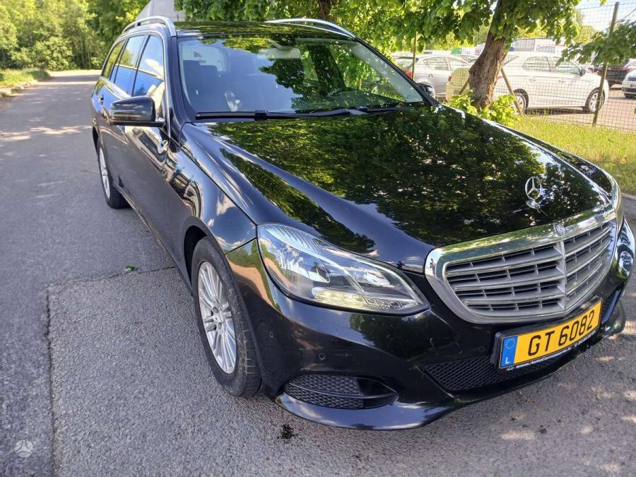 Black Mercedes-Benz e-200 2015 in Taurage, with an engine capacity of 2.14 L and mileage of 355 thousand km for 4800 €, photo 4 on AUTOMOTO.COM.LV