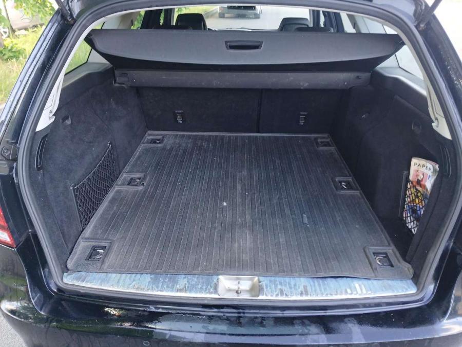 Black Mercedes-Benz e-200 2015 in Taurage, with an engine capacity of 2.14 L and mileage of 355 thousand km for 4800 €, photo 10 on AUTOMOTO.COM.LV