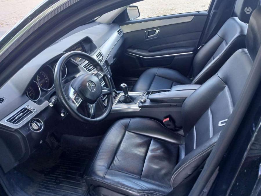 Black Mercedes-Benz e-200 2015 in Taurage, with an engine capacity of 2.14 L and mileage of 355 thousand km for 4800 €, photo 11 on AUTOMOTO.COM.LV