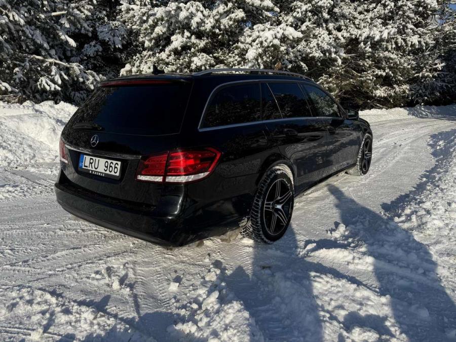 Black Mercedes-Benz e-200 2016 in Radviliskis, with an engine capacity of 2.20 L and mileage of 420 thousand km for 7800 €, photo 4 on AUTOMOTO.COM.LV