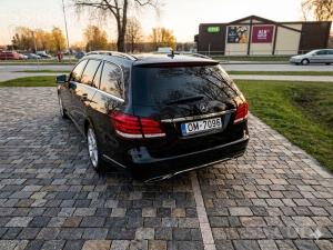 Черный Мерседес E 200 2016 в Елгава, объемом двигателя 2.20 л и пробегом 276 тыс. км за 7550 €, фото 4 на AUTOMOTO.COM.LV