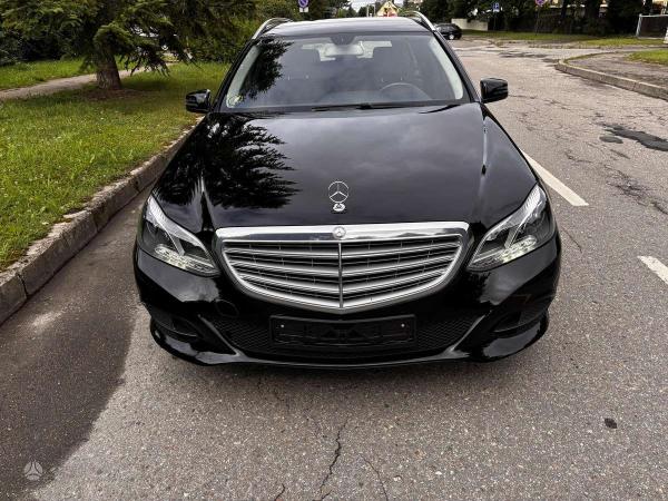 Black Mercedes-Benz e-200 2016 in Kaunas, with an engine capacity of 2.14 L and mileage of 321 thousand km for 7300 €, photo 4 on AUTOMOTO.COM.LV
