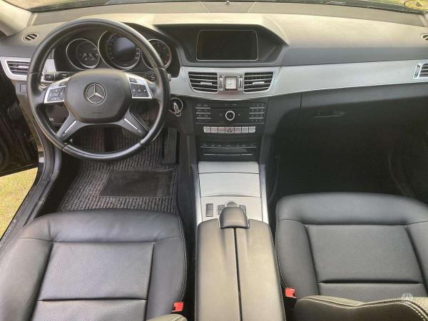 Black Mercedes-Benz e-200 2016 in Kaunas, with an engine capacity of 2.14 L and mileage of 321 thousand km for 7300 €, photo 9 on AUTOMOTO.COM.LV