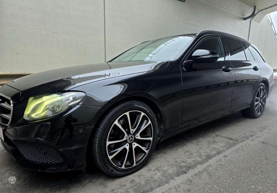 Black Mercedes-Benz e-200 2017 in Marijampole, with an engine capacity of 1.95 L and mileage of 385 thousand km for 8900 €, photo 2 on AUTOMOTO.COM.LV