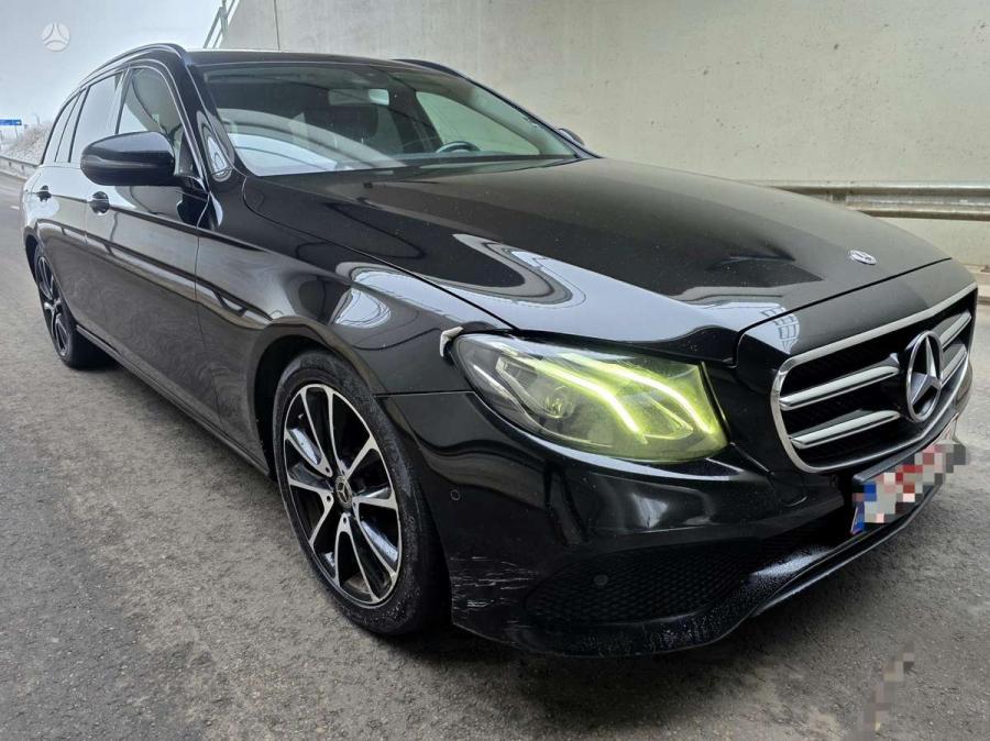 Black Mercedes-Benz e-200 2017 in Marijampole, with an engine capacity of 1.95 L and mileage of 385 thousand km for 8900 €, photo 8 on AUTOMOTO.COM.LV