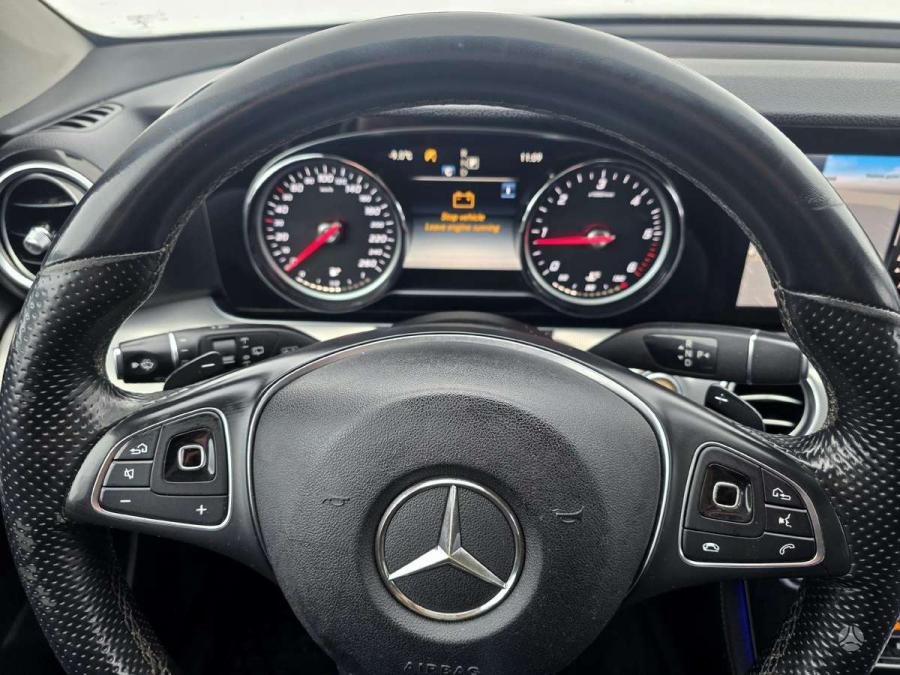 Black Mercedes-Benz e-200 2017 in Marijampole, with an engine capacity of 1.95 L and mileage of 385 thousand km for 8900 €, photo 15 on AUTOMOTO.COM.LV