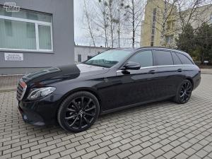 Black Mercedes-Benz e-200 2017 in Kaunas, with an engine capacity of 2.00 L and mileage of 334 thousand km for 12300 €, photo 3 on AUTOMOTO.COM.LV