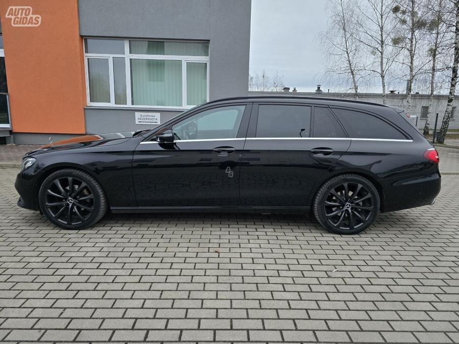 Black Mercedes-Benz e-200 2017 in Kaunas, with an engine capacity of 2.00 L and mileage of 334 thousand km for 12300 €, photo 4 on AUTOMOTO.COM.LV