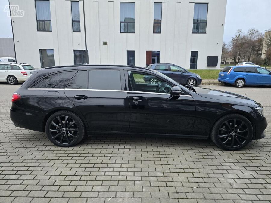 Black Mercedes-Benz e-200 2017 in Kaunas, with an engine capacity of 2.00 L and mileage of 334 thousand km for 12300 €, photo 8 on AUTOMOTO.COM.LV