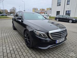 Black Mercedes-Benz e-200 2017 in Kaunas, with an engine capacity of 2.00 L and mileage of 334 thousand km for 12300 €, photo 9 on AUTOMOTO.COM.LV
