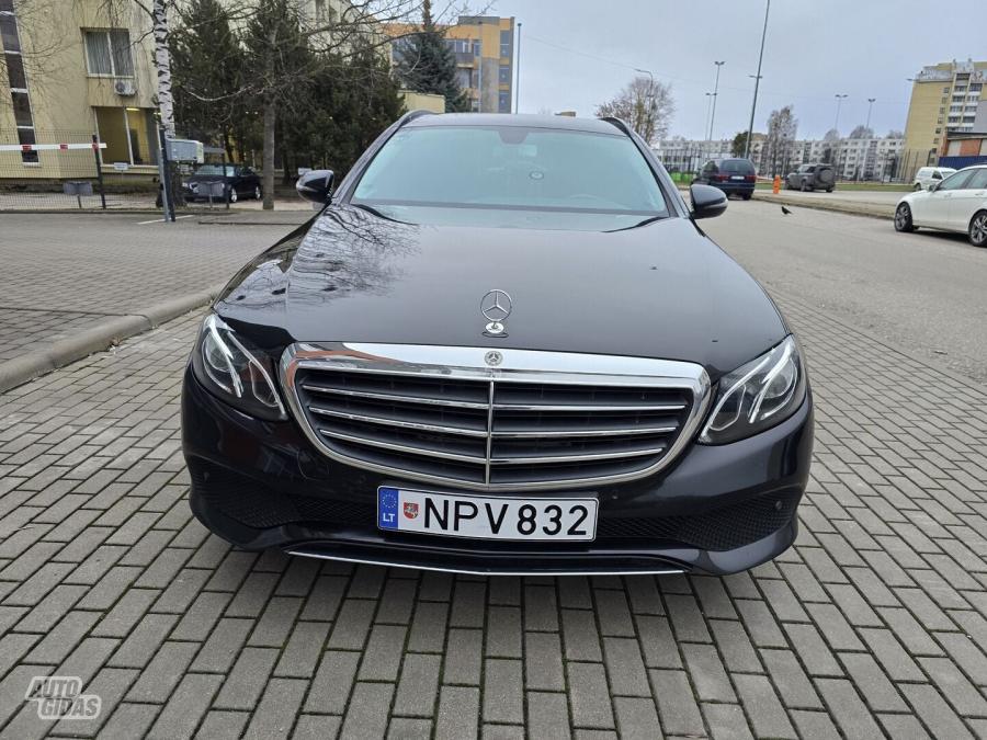 Black Mercedes-Benz e-200 2017 in Kaunas, with an engine capacity of 2.00 L and mileage of 334 thousand km for 12300 €, photo 10 on AUTOMOTO.COM.LV