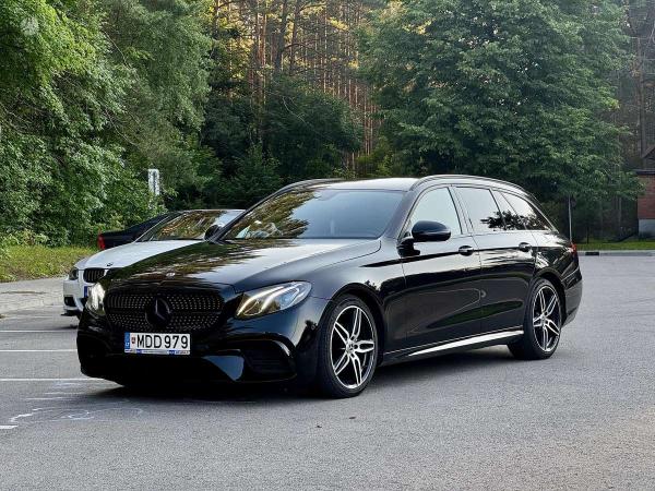 Melns Mercedes-Benz e-200 2017 Druskininkai, ar dzinēja tilpumu 1.95 L un nobraukumu 234 tūkst. km par 13500 €, foto 1 vietnē AUTOMOTO.COM.LV