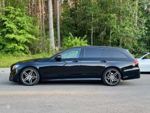 Black Mercedes-Benz e-200 2017 in Druskininkai, with an engine capacity of 1.95 L and mileage of 234 thousand km for 13500 €, photo 3 on AUTOMOTO.COM.LV