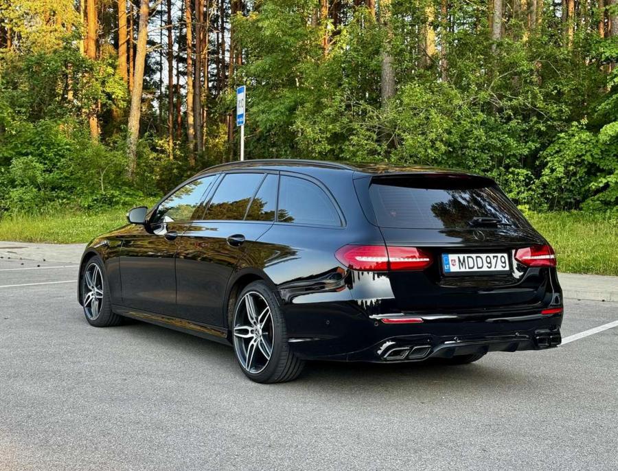 Black Mercedes-Benz e-200 2017 in Druskininkai, with an engine capacity of 1.95 L and mileage of 234 thousand km for 13500 €, photo 4 on AUTOMOTO.COM.LV