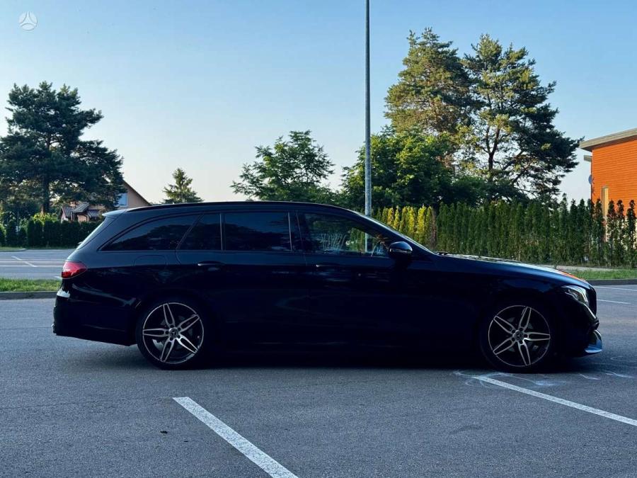 Black Mercedes-Benz e-200 2017 in Druskininkai, with an engine capacity of 1.95 L and mileage of 234 thousand km for 13500 €, photo 6 on AUTOMOTO.COM.LV