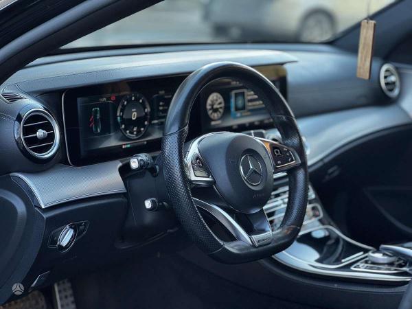 Melns Mercedes-Benz e-200 2017 Druskininkai, ar dzinēja tilpumu 1.95 L un nobraukumu 234 tūkst. km par 13500 €, foto 8 vietnē AUTOMOTO.COM.LV