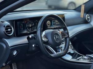 Black Mercedes-Benz e-200 2017 in Druskininkai, with an engine capacity of 1.95 L and mileage of 234 thousand km for 13500 €, photo 9 on AUTOMOTO.COM.LV