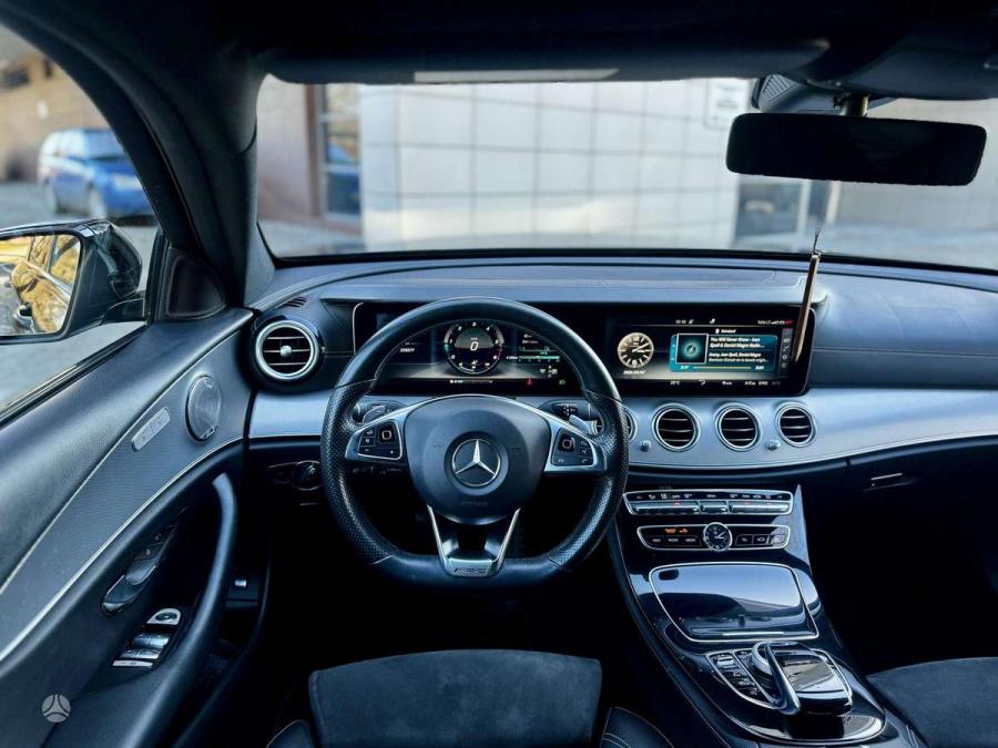 Black Mercedes-Benz e-200 2017 in Druskininkai, with an engine capacity of 1.95 L and mileage of 234 thousand km for 13500 €, photo 12 on AUTOMOTO.COM.LV