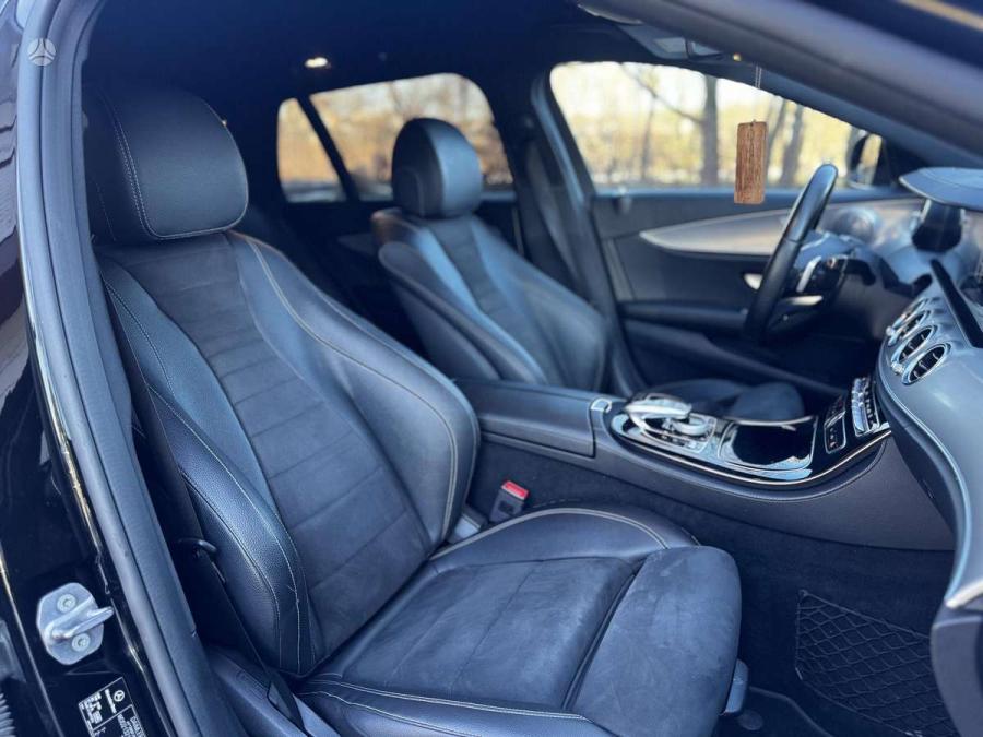 Black Mercedes-Benz e-200 2017 in Druskininkai, with an engine capacity of 1.95 L and mileage of 234 thousand km for 13500 €, photo 13 on AUTOMOTO.COM.LV