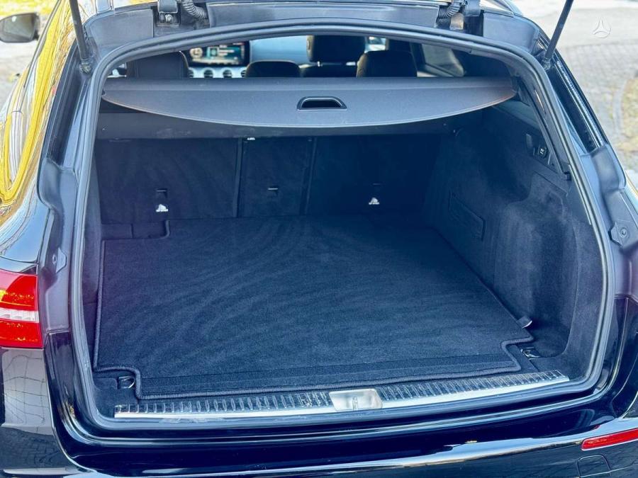 Black Mercedes-Benz e-200 2017 in Druskininkai, with an engine capacity of 1.95 L and mileage of 234 thousand km for 13500 €, photo 16 on AUTOMOTO.COM.LV