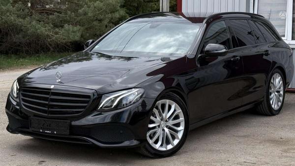 Black Mercedes-Benz e-200 2018 in Ukmerge, with an engine capacity of 1.95 L and mileage of 325 thousand km for 11500 €, photo 1 on AUTOMOTO.COM.LV