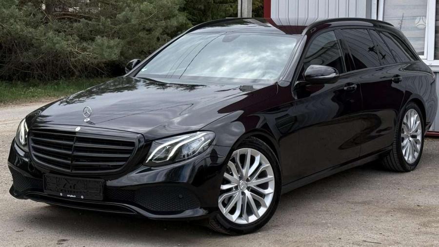 Черный Мерседес E 200 2018 в Укмерге, объемом двигателя 1.95 л и пробегом 325 тыс. км за 11500 €, фото 1 на AUTOMOTO.COM.LV