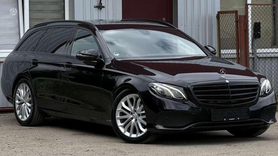 Черный Мерседес E 200 2018 в Укмерге, объемом двигателя 1.95 л и пробегом 325 тыс. км за 11500 €, фото 3 на AUTOMOTO.COM.LV