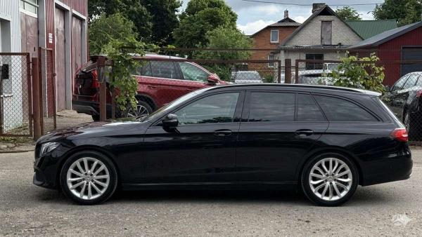 Black Mercedes-Benz e-200 2018 in Ukmerge, with an engine capacity of 1.95 L and mileage of 325 thousand km for 11500 €, photo 9 on AUTOMOTO.COM.LV
