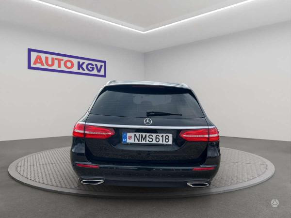 Black Mercedes-Benz e-200 2018 in Kaunas, with an engine capacity of 2.00 L and mileage of 380 thousand km for 14999 €, photo 4 on AUTOMOTO.COM.LV