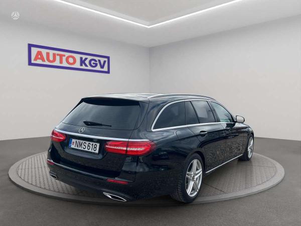 Black Mercedes-Benz e-200 2018 in Kaunas, with an engine capacity of 2.00 L and mileage of 380 thousand km for 14999 €, photo 5 on AUTOMOTO.COM.LV
