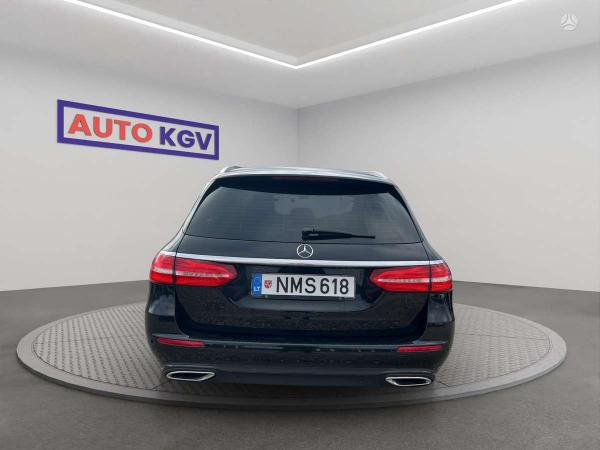 Black Mercedes-Benz e-200 2018 in Kaunas, with an engine capacity of 2.00 L and mileage of 380 thousand km for 14999 €, photo 4 on AUTOMOTO.COM.LV