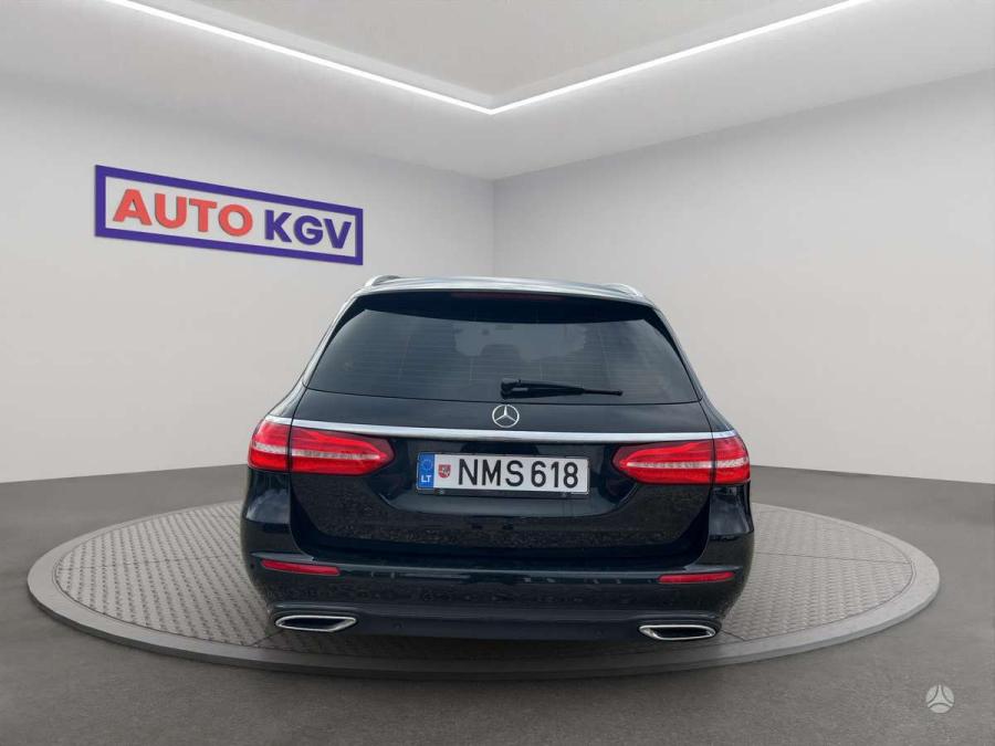Black Mercedes-Benz e-200 2018 in Kaunas, with an engine capacity of 2.00 L and mileage of 380 thousand km for 14999 €, photo 5 on AUTOMOTO.COM.LV