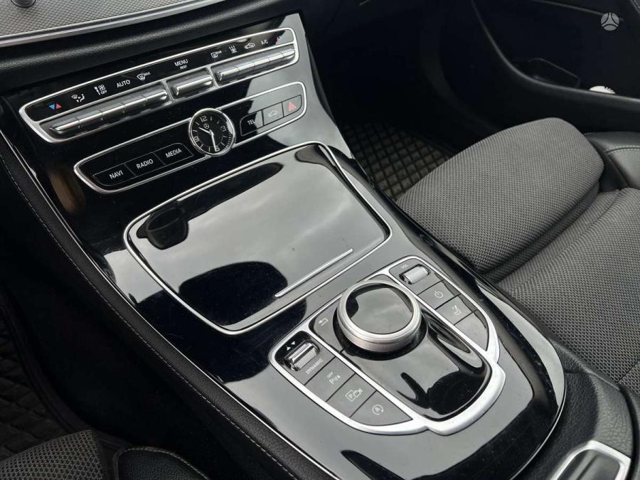 Черный Мерседес E 200 2018 в Каунас, объемом двигателя 2.00 л и пробегом 380 тыс. км за 14999 €, фото 15 на AUTOMOTO.COM.LV