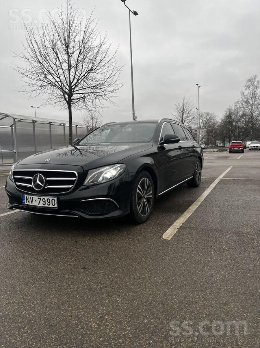 Black Mercedes-Benz e-200 2019 in Riga, with an engine capacity of 1.60 L and mileage of 239 thousand km for 16500 €, photo 3 on AUTOMOTO.COM.LV