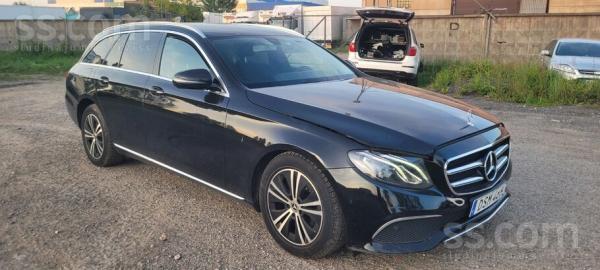 Black Mercedes-Benz e-200 2019 in Riga, with an engine capacity of 2.00 L and mileage of 400 thousand km for 7500 €, photo 1 on AUTOMOTO.COM.LV