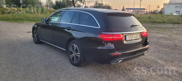 Black Mercedes-Benz e-200 2019 in Riga, with an engine capacity of 2.00 L and mileage of 400 thousand km for 7500 €, photo 3 on AUTOMOTO.COM.LV