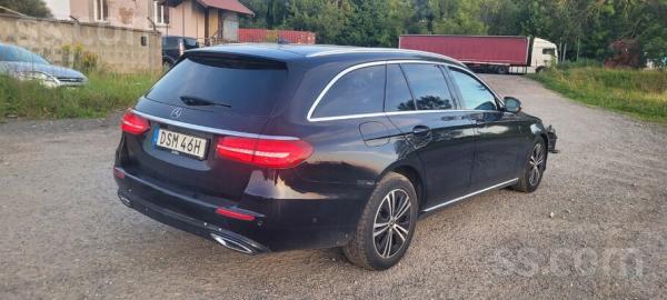 Black Mercedes-Benz e-200 2019 in Riga, with an engine capacity of 2.00 L and mileage of 400 thousand km for 7500 €, photo 4 on AUTOMOTO.COM.LV