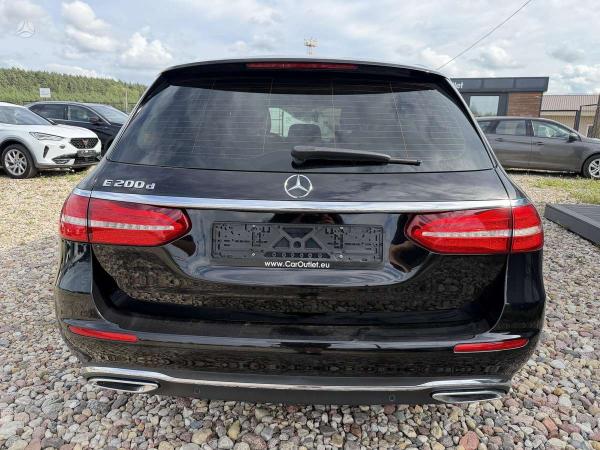 Black Mercedes-Benz e-200 2019 in Vilnius, with an engine capacity of 1.60 L and mileage of 167 thousand km for 19965 €, photo 4 on AUTOMOTO.COM.LV