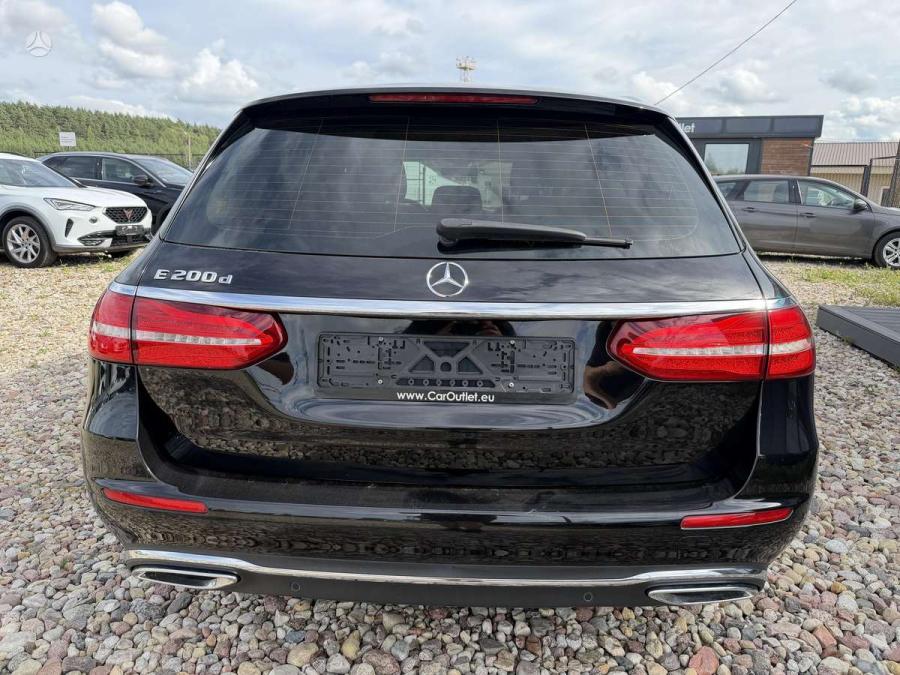 Черный Мерседес E 200 2019 в Вильнюс, объемом двигателя 1.60 л и пробегом 167 тыс. км за 19965 €, фото 5 на AUTOMOTO.COM.LV