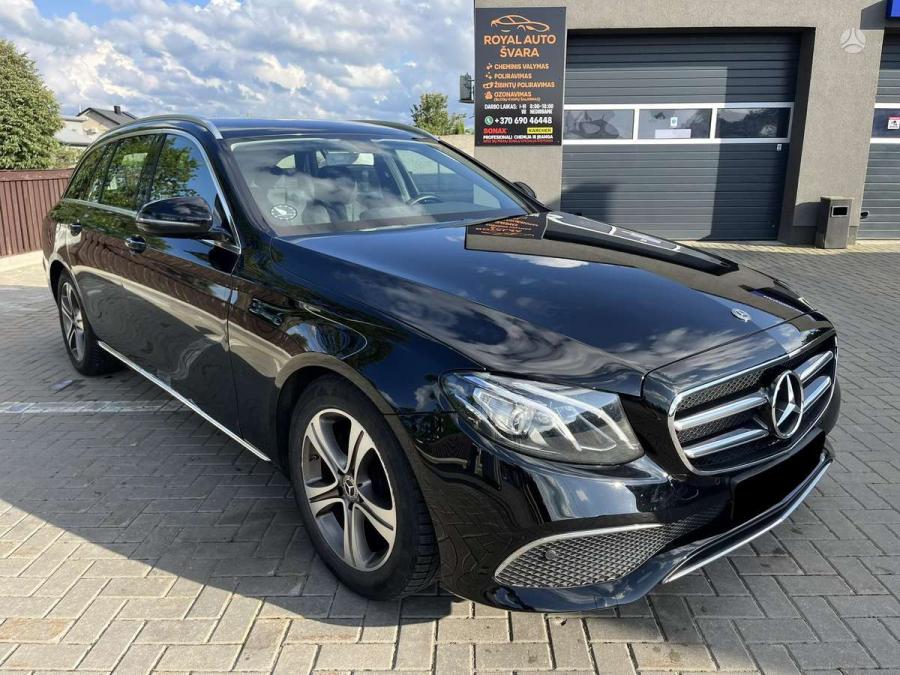 Черный Мерседес E 200 2019 в Таураге, объемом двигателя 1.60 л и пробегом 220 тыс. км за 12900 €, фото 3 на AUTOMOTO.COM.LV