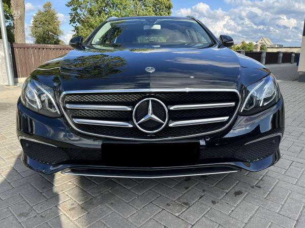 Черный Мерседес E 200 2019 в Таураге, объемом двигателя 1.60 л и пробегом 220 тыс. км за 12900 €, фото 4 на AUTOMOTO.COM.LV