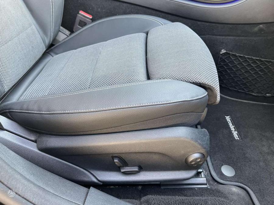 Черный Мерседес E 200 2019 в Таураге, объемом двигателя 1.60 л и пробегом 220 тыс. км за 12900 €, фото 13 на AUTOMOTO.COM.LV