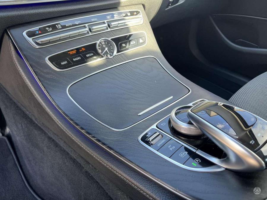 Черный Мерседес E 200 2019 в Таураге, объемом двигателя 1.60 л и пробегом 220 тыс. км за 12900 €, фото 21 на AUTOMOTO.COM.LV