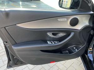 Черный Мерседес E 200 2019 в Таураге, объемом двигателя 1.60 л и пробегом 220 тыс. км за 12900 €, фото 22 на AUTOMOTO.COM.LV