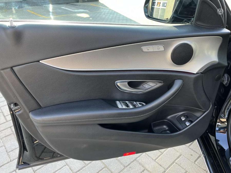 Черный Мерседес E 200 2019 в Таураге, объемом двигателя 1.60 л и пробегом 220 тыс. км за 12900 €, фото 22 на AUTOMOTO.COM.LV