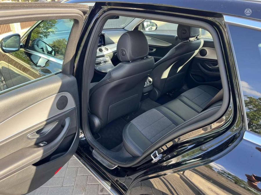 Черный Мерседес E 200 2019 в Таураге, объемом двигателя 1.60 л и пробегом 220 тыс. км за 12900 €, фото 23 на AUTOMOTO.COM.LV